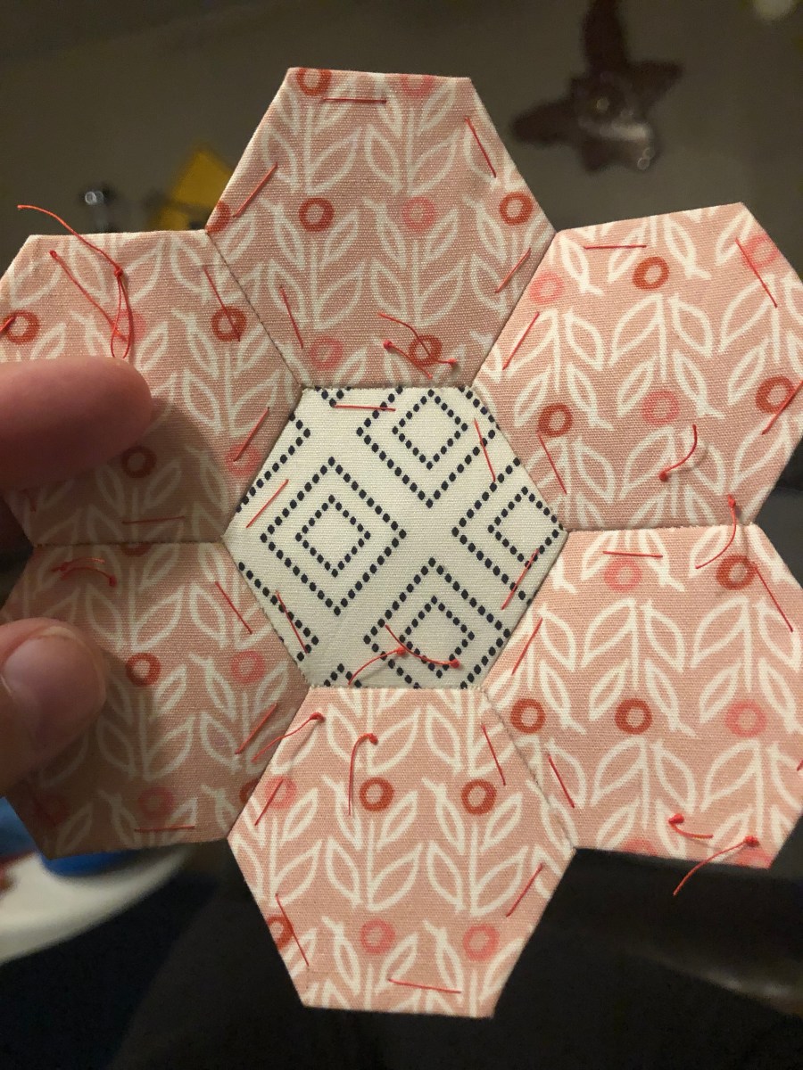Hand sewing hexagons – Stitchin' the Northwest
